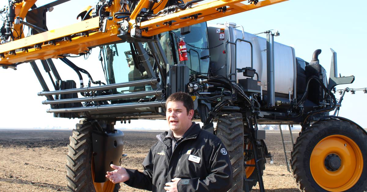 Hagie sprayer equipped with 2,000-gallon capacity – AgriNews