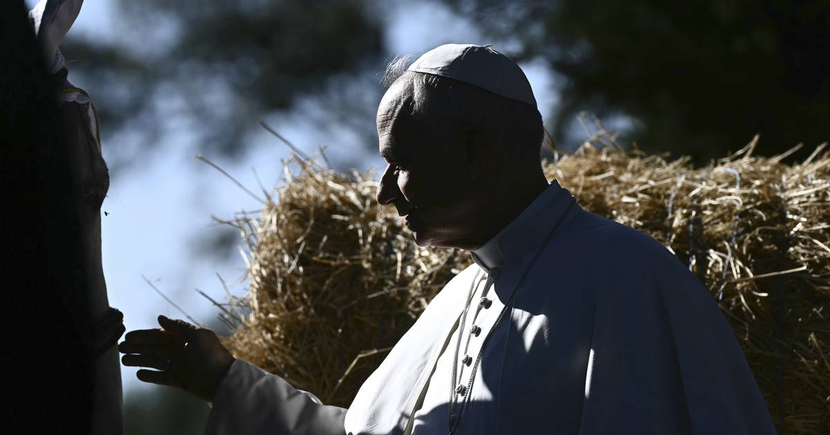 Pope feeds fish as he opens Vatican’s ambitious model of sustainable ...