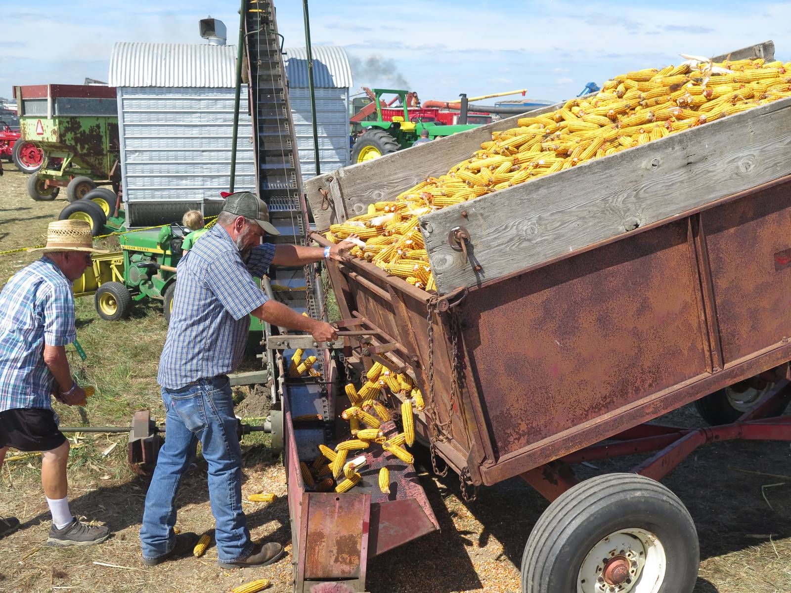 Shellers keep corn moving toward elevator – AgriNews