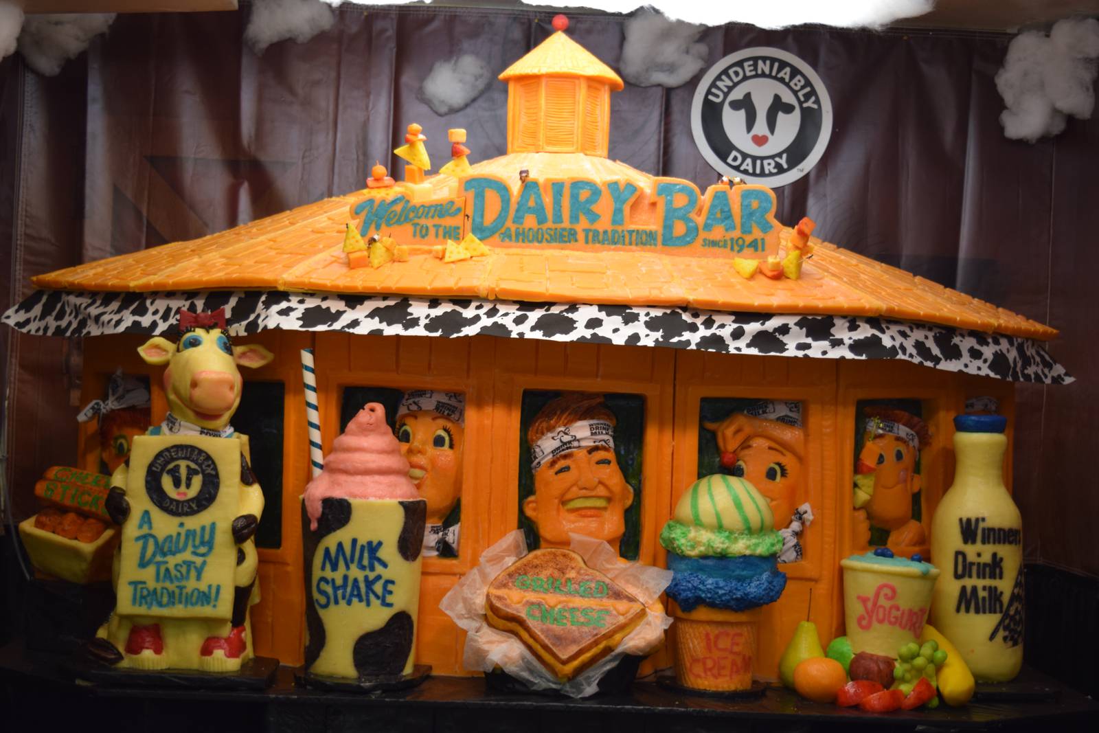 Giant cheese sculpture unveiled: Celebrating the Hoosier spirit – AgriNews